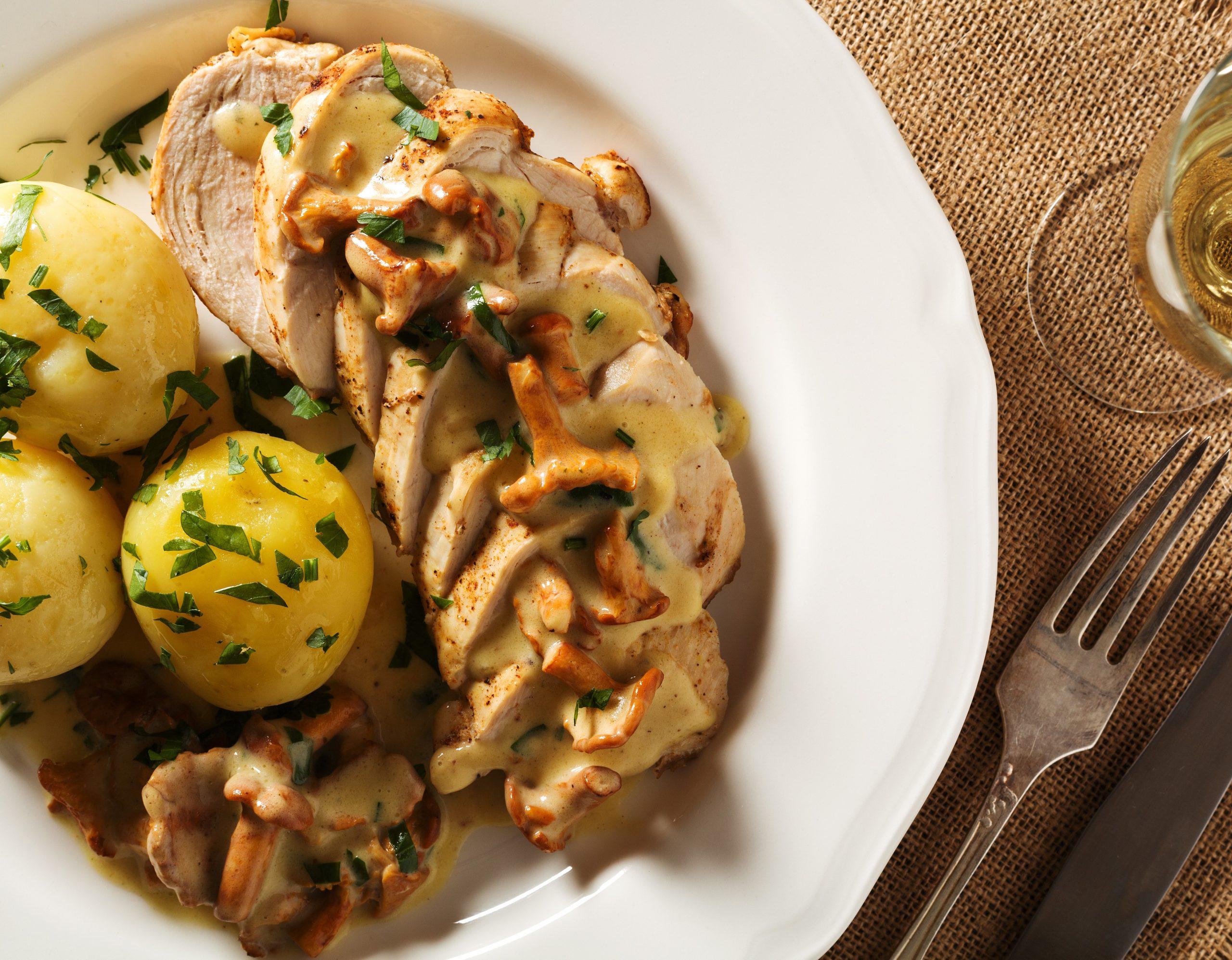 Poule rôtie aux pommes de terre - Recette Volailles Champenoises
